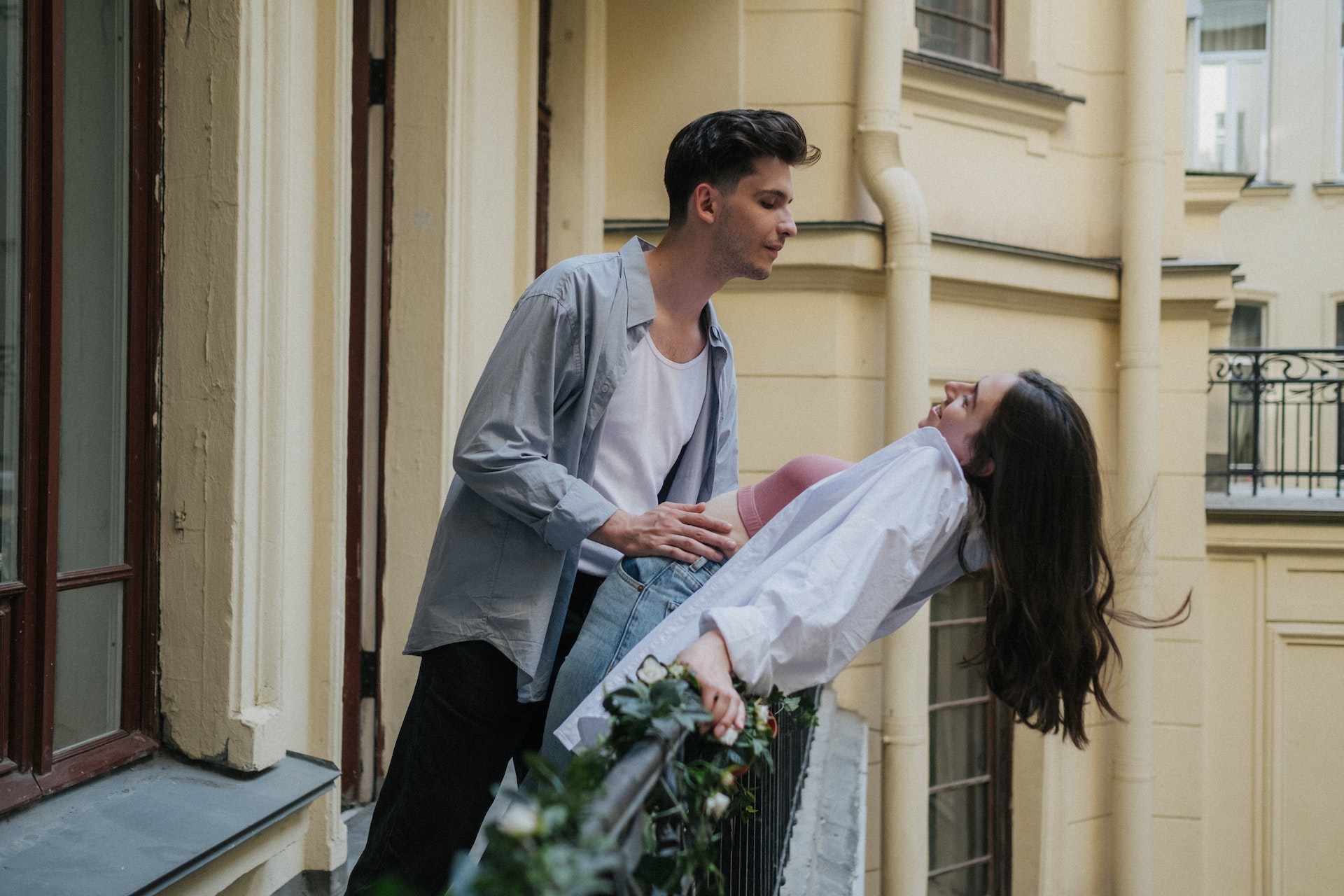 100 ερωτήσεις που θα σε φέρουν πιο κοντά με το ταίρι σου