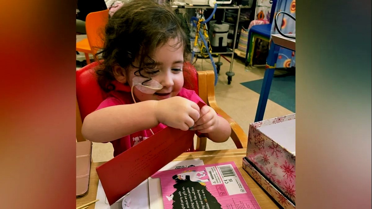 Η 4χρονη Evie λαμβάνει εκατοντάδες κάρτες καθώς περιμένει για ...