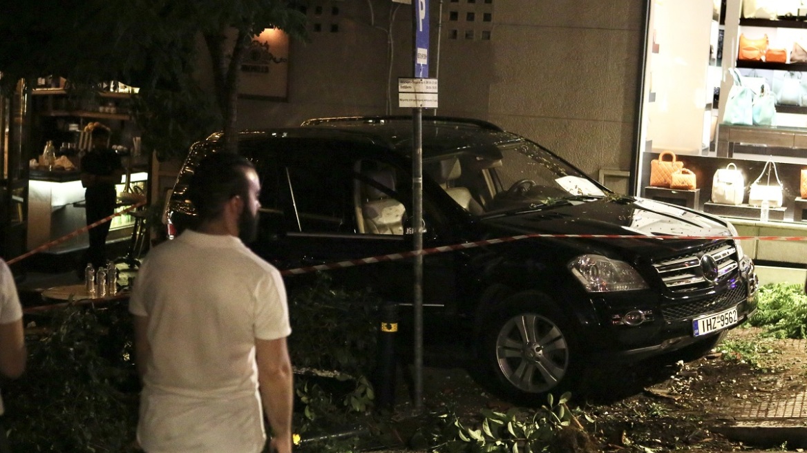 Κολωνάκι: Τζιπ έπεσε σε εστιατόριο και τραυμάτισε 12 ανθρώπους
