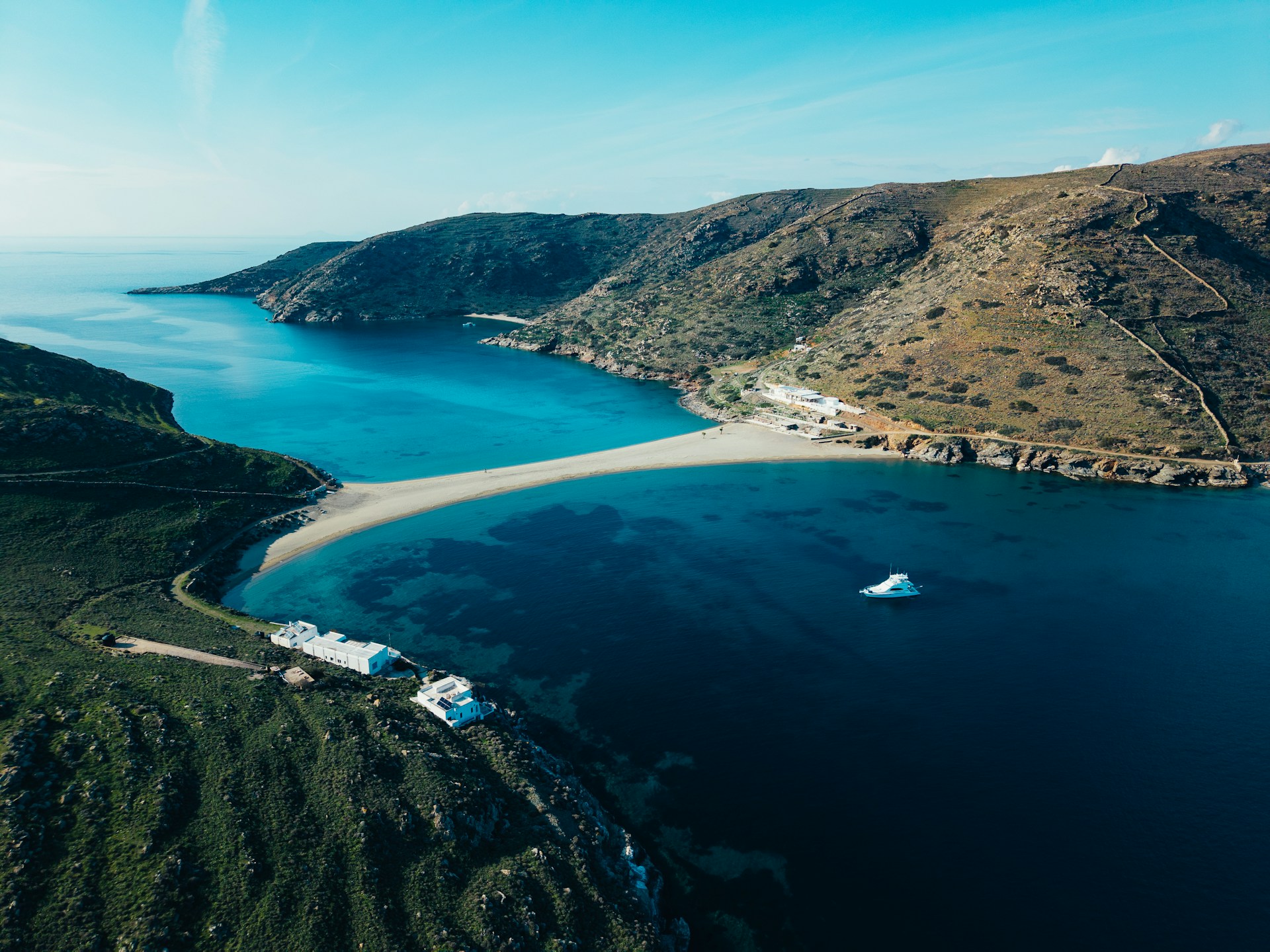 Στην Κύθνο πας αν θες απλότητα, ομορφιά κι αυθεντικές Κυκλάδες